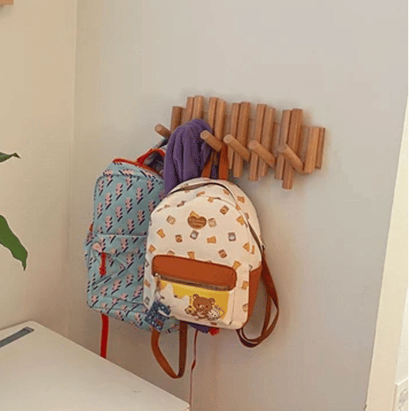 Klesstativ i Tre med Skandinavisk Design – Bellezanorge